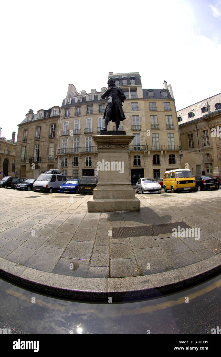 Voltaire paris statue hi-res stock photography and images - Alamy