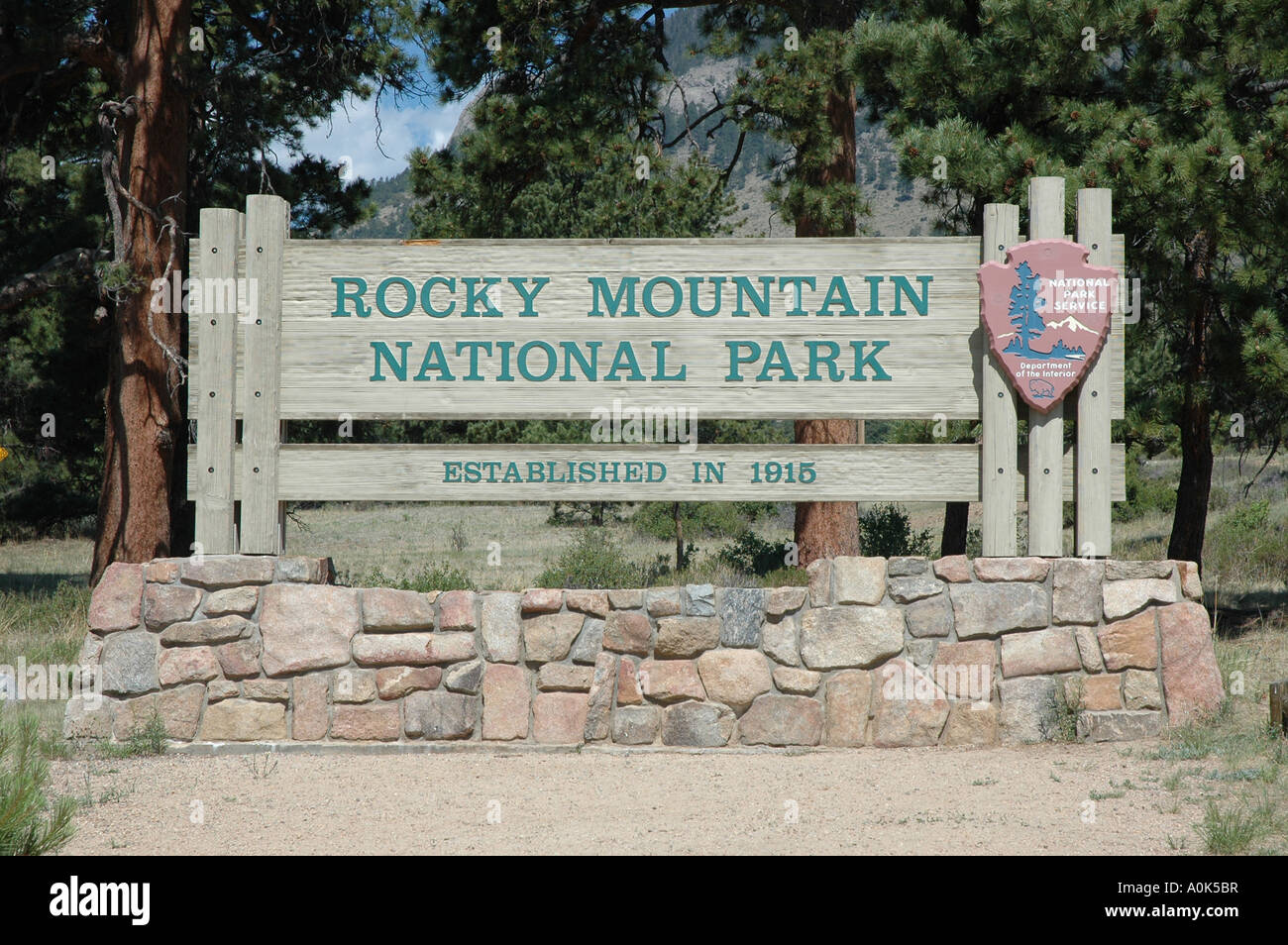 P31 130 Rocky Mountain National Park Sign Stock Photo - Alamy