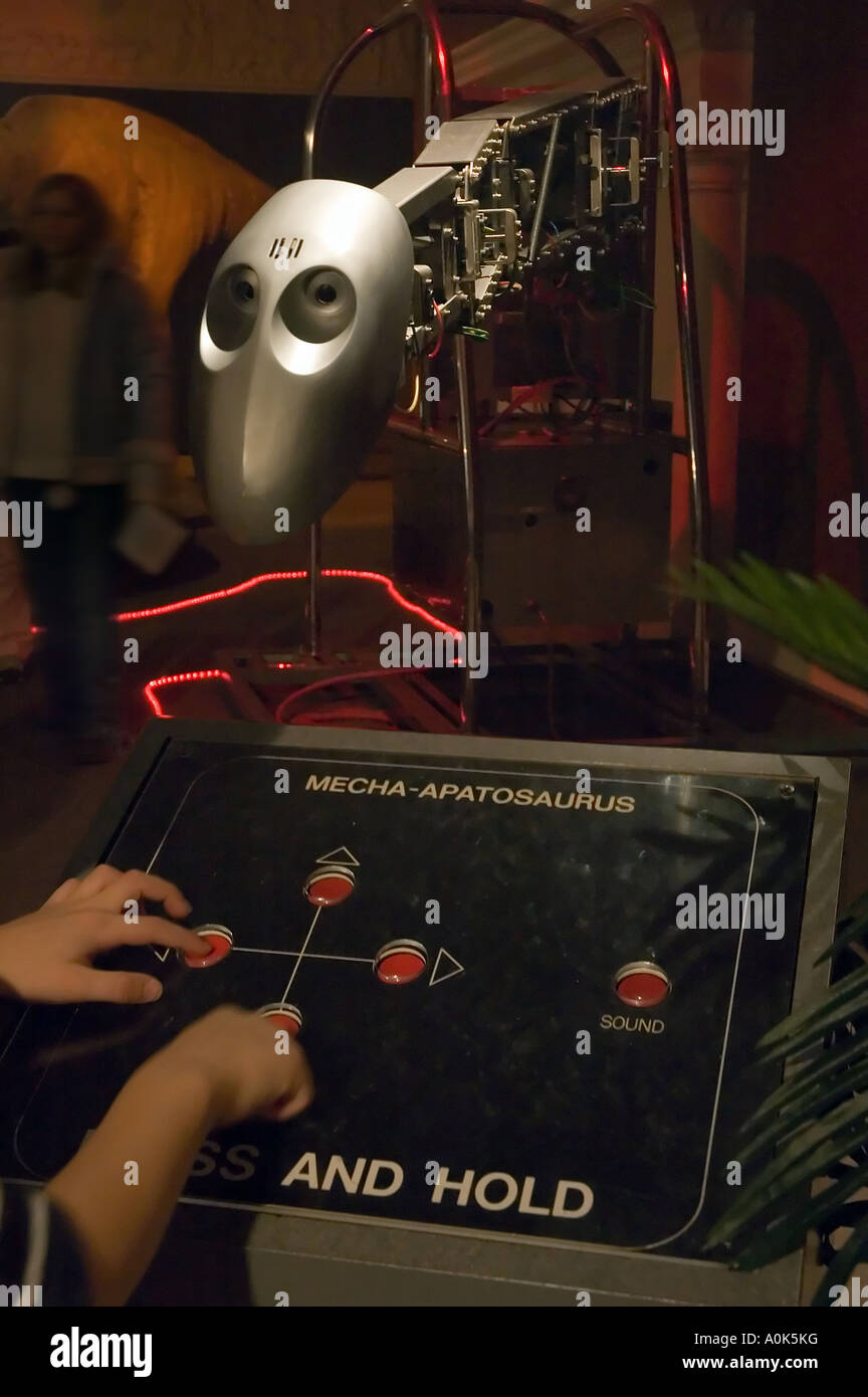 P31 183 6 year-old hands control Animatronic Mecha-Apatosaurus at ...