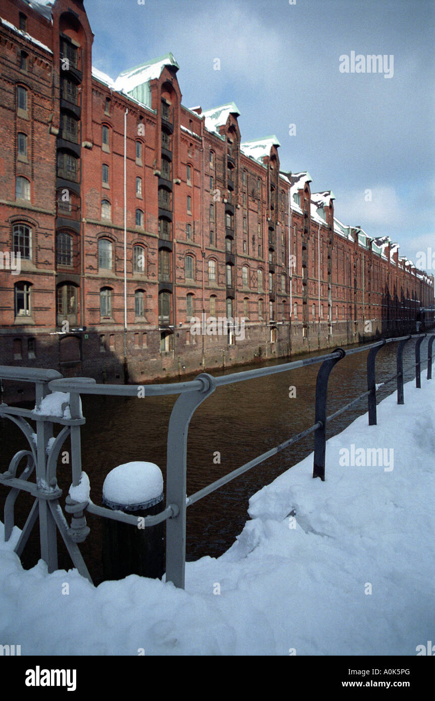 Old warehouses in Hamburg's historic docks area, Germany Stock Photo ...
