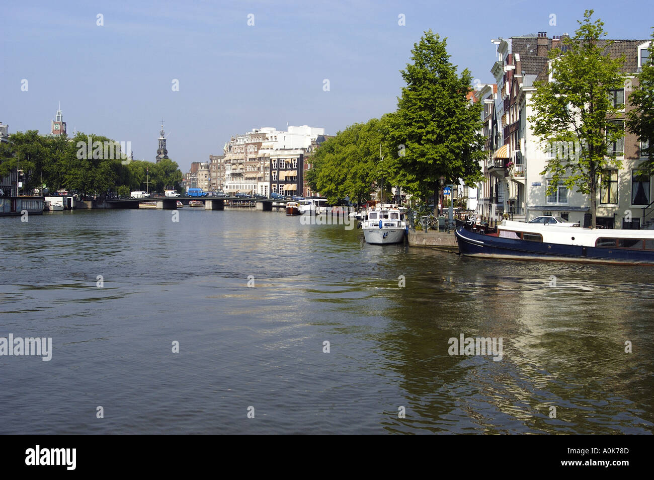Gracht in Amsterdam Stock Photo - Alamy