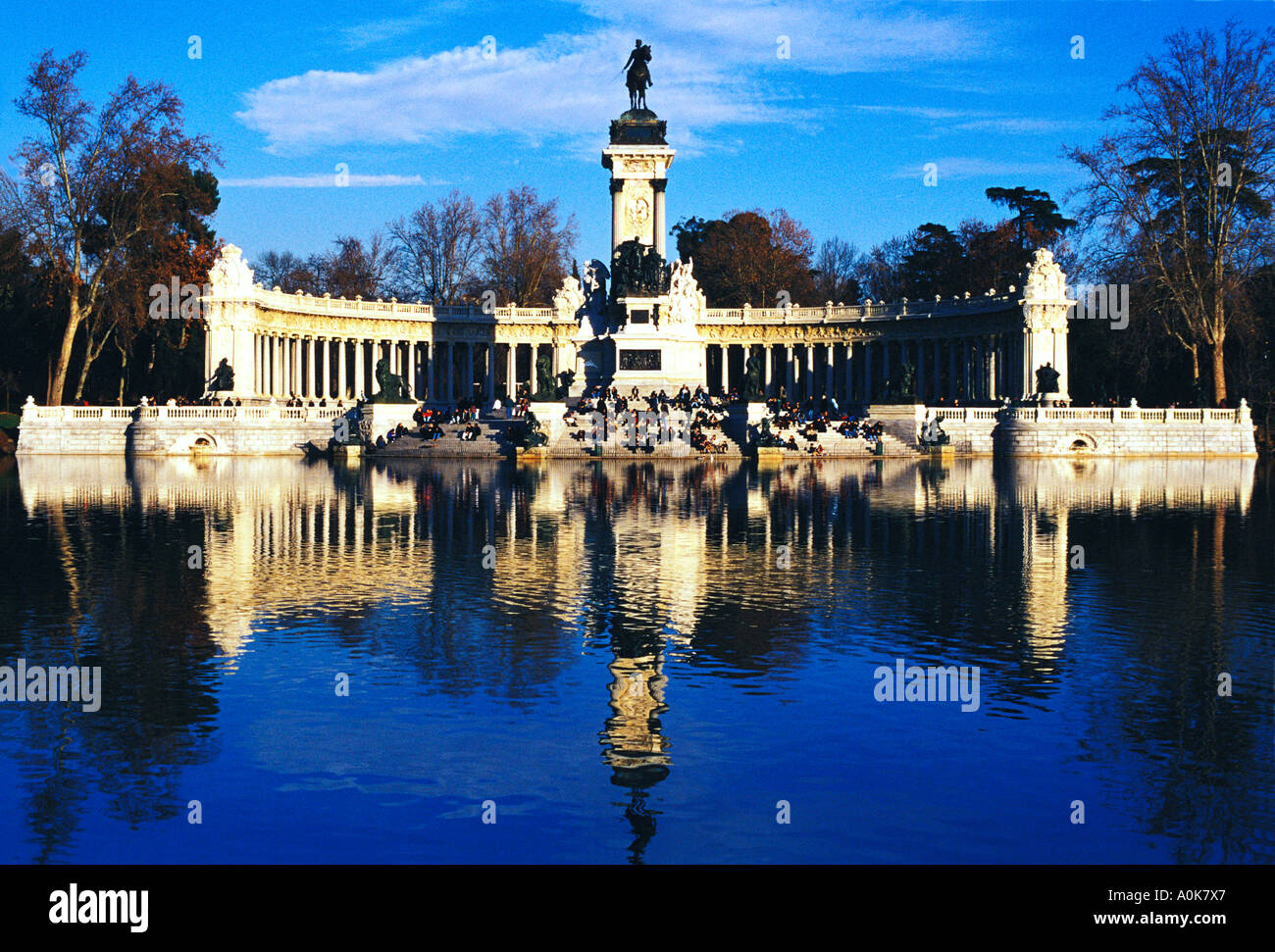 Fountain, Parque Retiro, Madrid Spain Stock Photo - Alamy