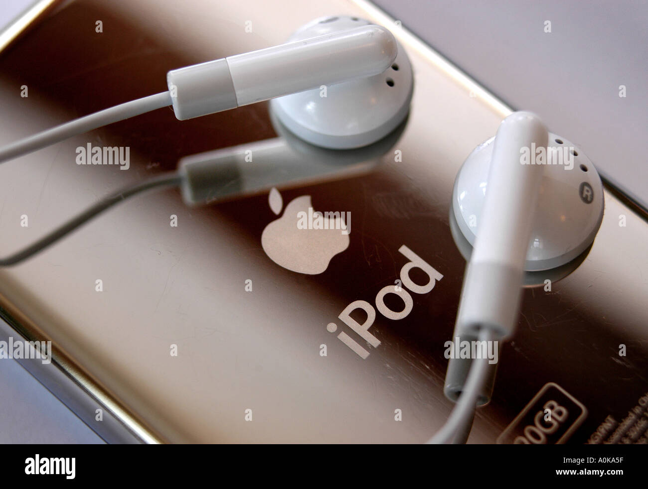 Apple ipod hi-res stock photography and images - Alamy