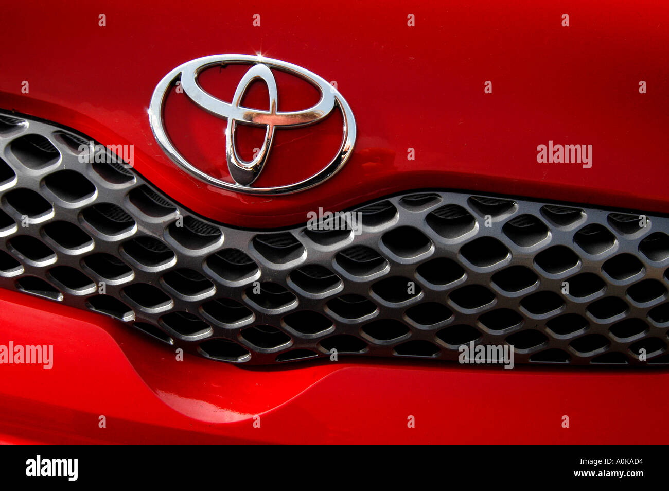 the toyota logo on the front bonnet of a red car Stock Photo - Alamy