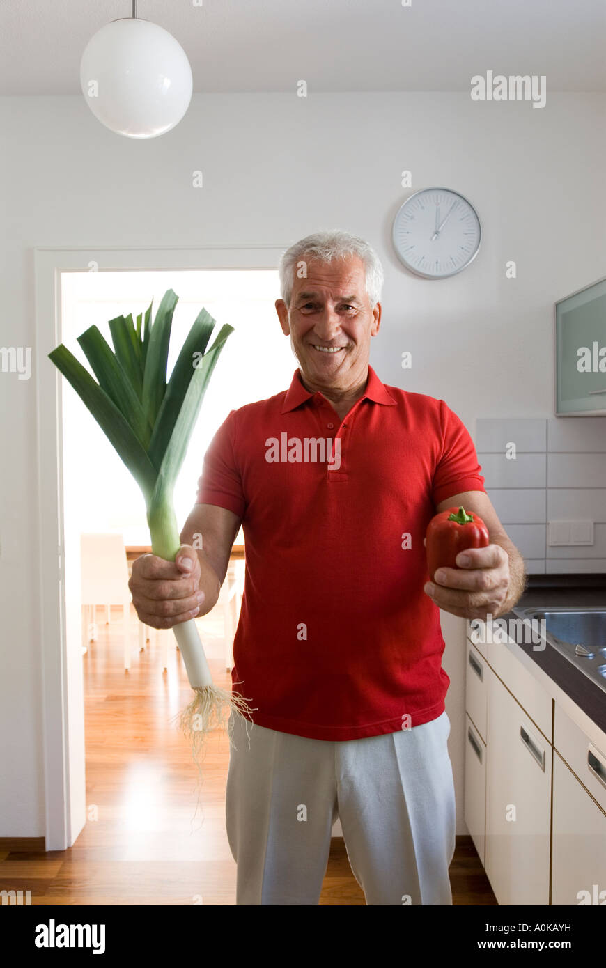 Man holding leeks hi-res stock photography and images - Alamy