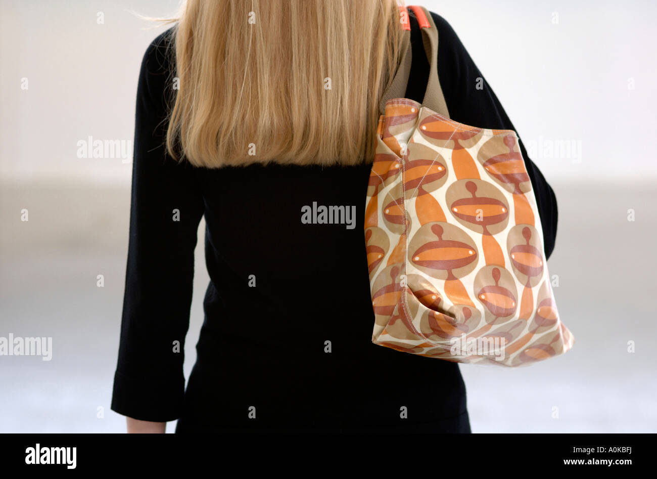 rear view of blond woman with handbag over shoulder Stock Photo - Alamy
