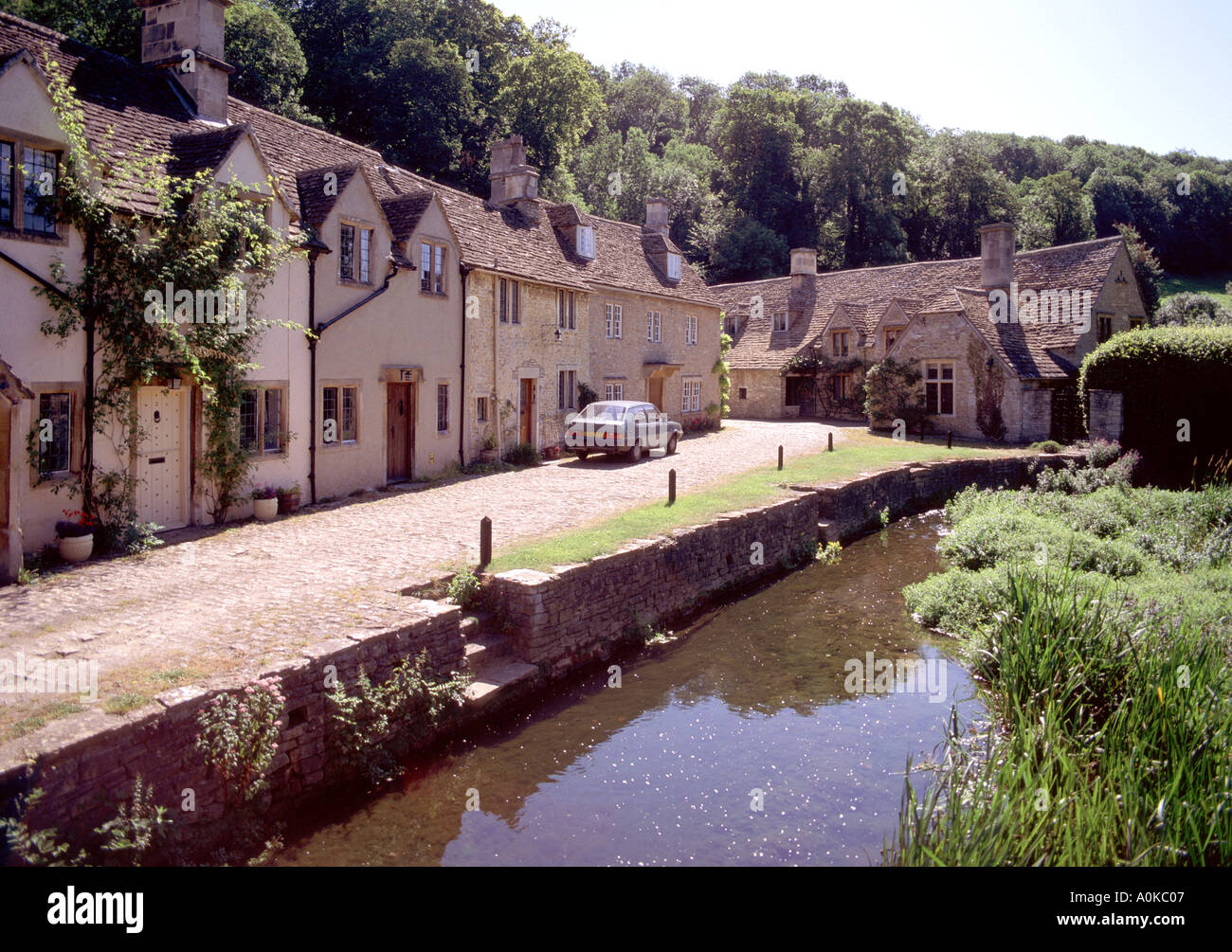 Coombe cottage hi-res stock photography and images - Alamy