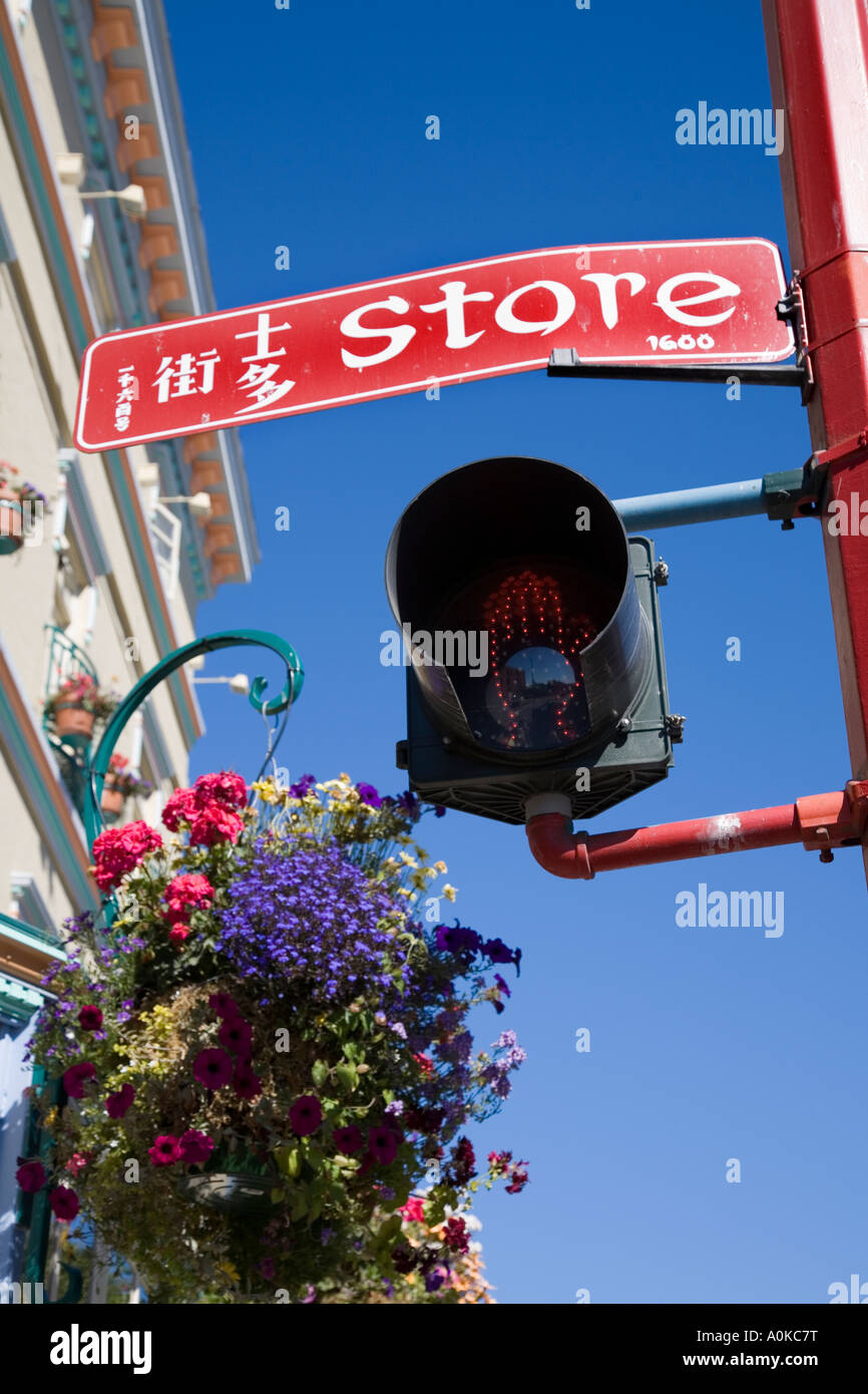 Pedestrian crossing light with Chinese and English writing on street ...