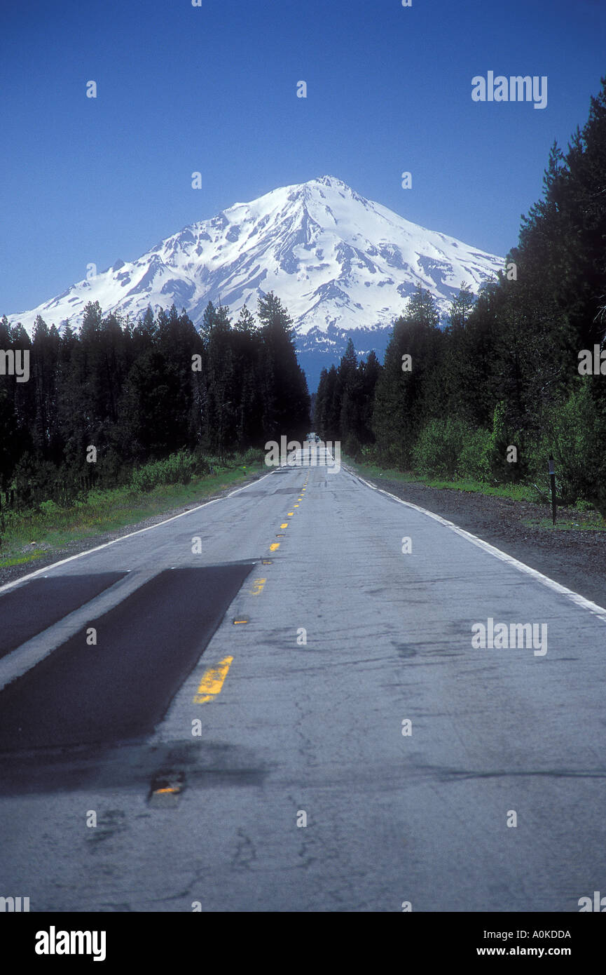 Highway leading to Mount Shasta in California USA Stock Photo - Alamy