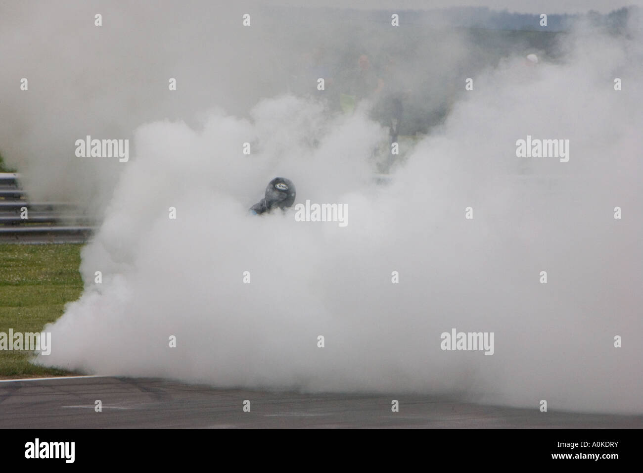 Burn burning rubber smoke smoking hi-res stock photography and images ...