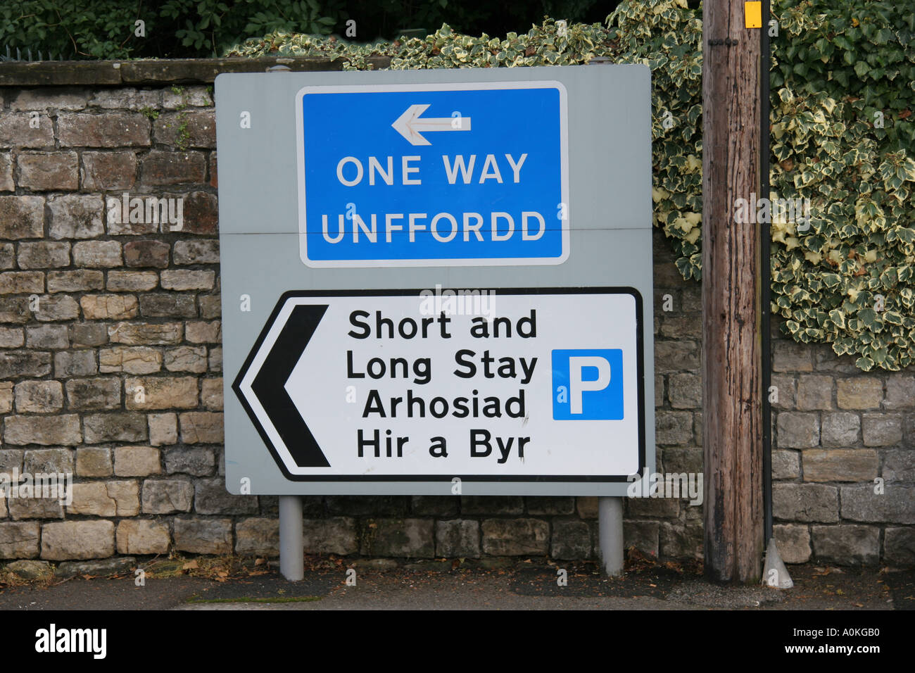 Bi lingual Road Signs Wales Stock Photo - Alamy