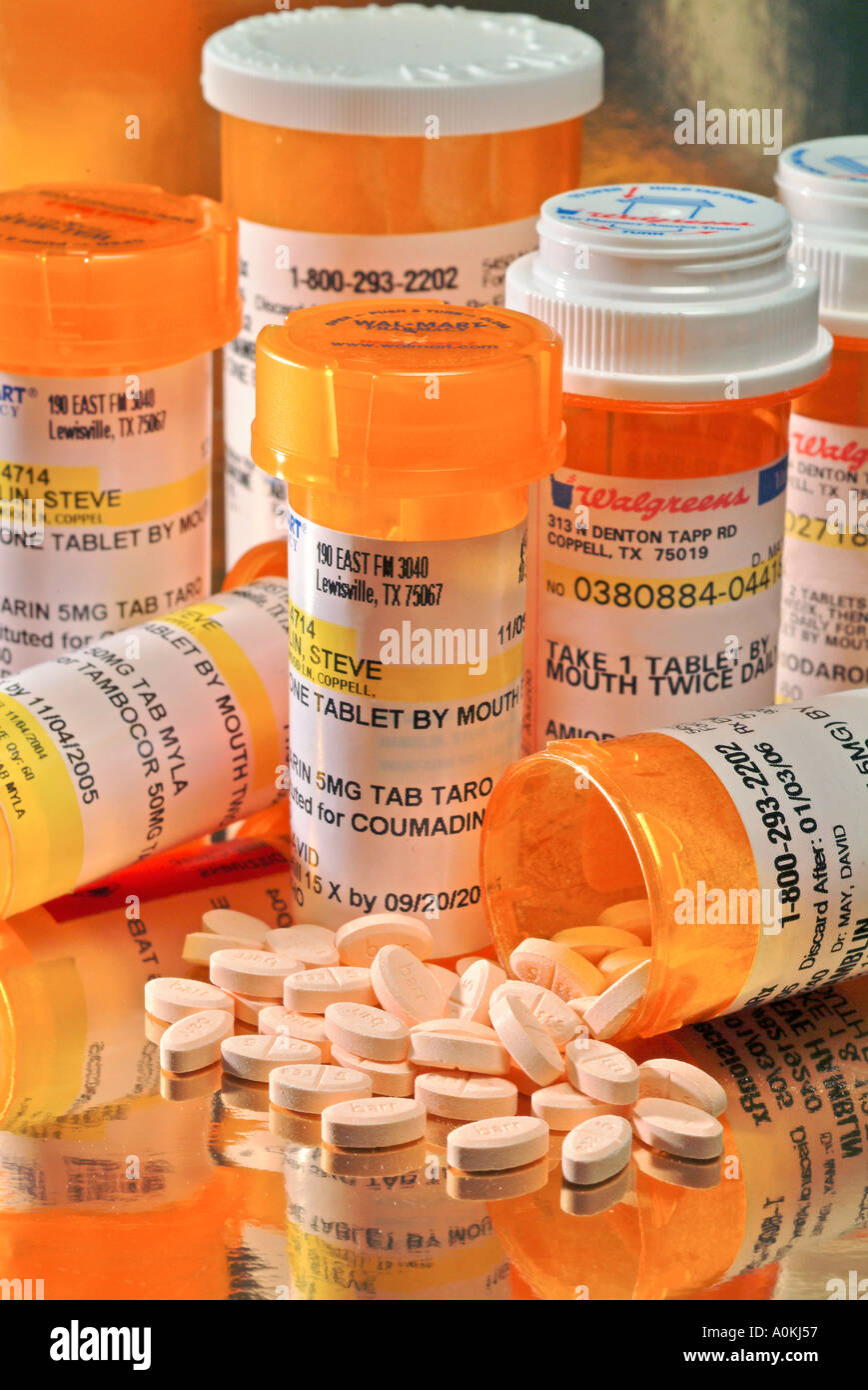 Pills close hi-res stock photography and images - Alamy