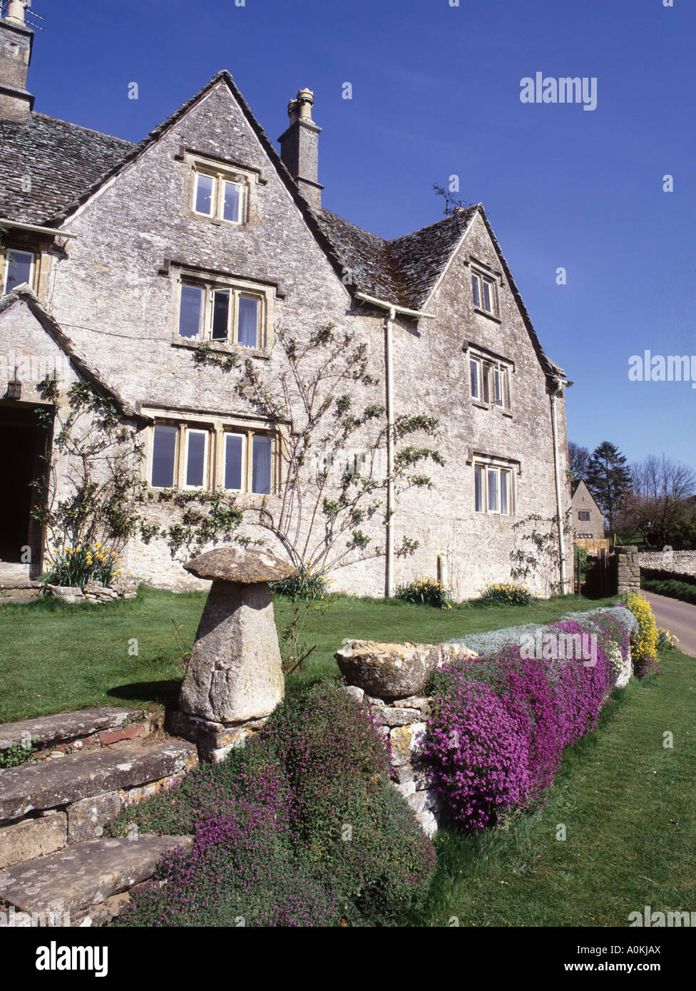 Staddle stone hi-res stock photography and images - Alamy