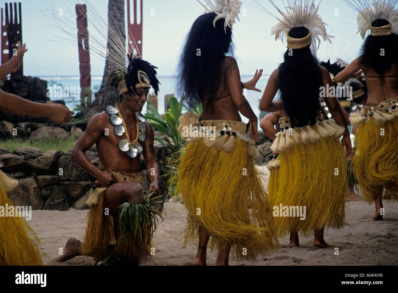 Tahitian men and women in traditional costumes perform Polynesian ...