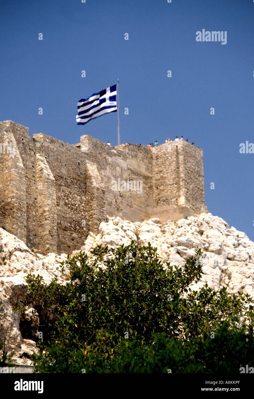 The Greek flag flies over the Parthenon (Acropolis) in Athens Stock ...