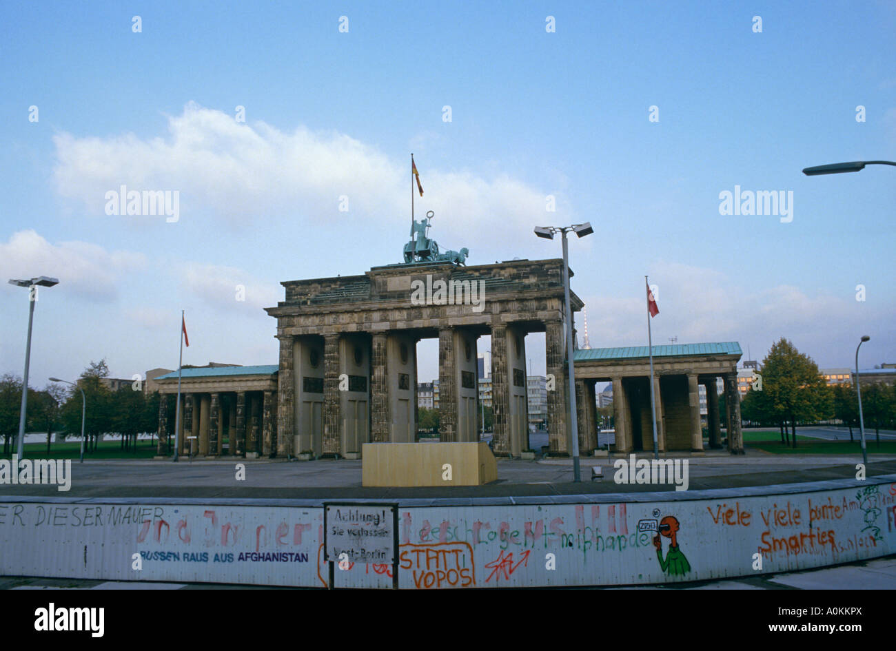 Berlin Wall in front of Brandenberg Gate in West Germany in 1985 Stock ...