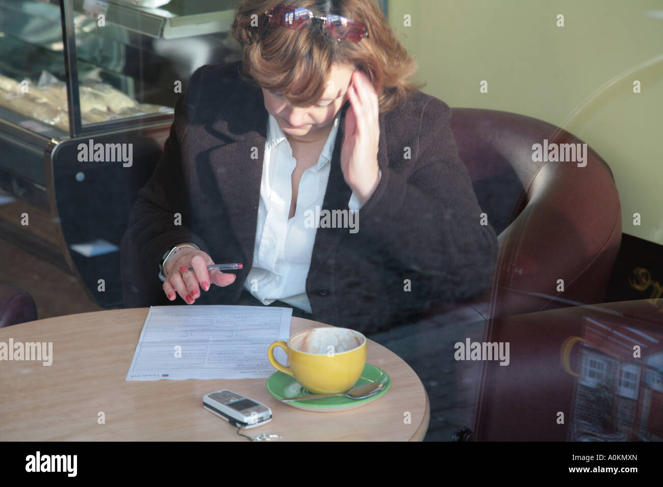 Woman signing paperwork hi-res stock photography and images - Alamy