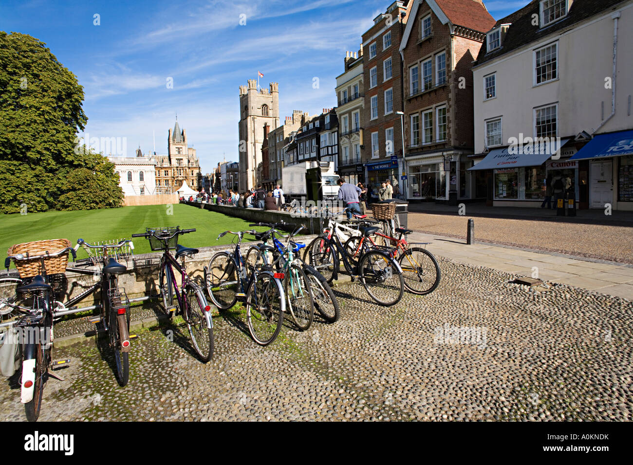 Cambridge City Outside Kings College On Kings Parade Road With Bicycles ...
