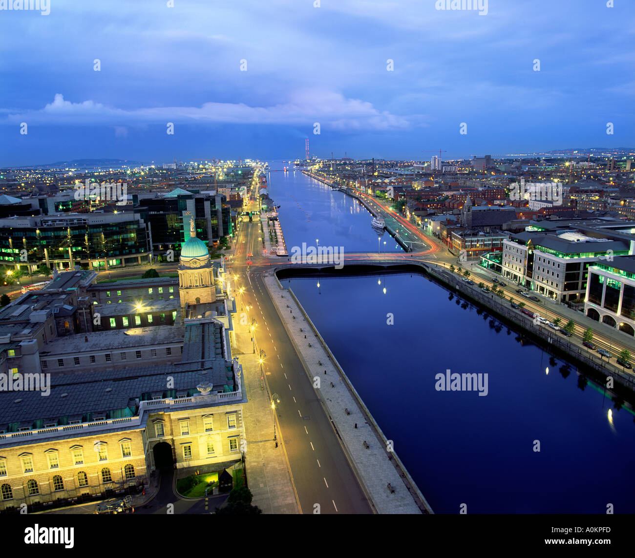 Customs House And The Quays Dublin Ireland Stock Photo - Alamy