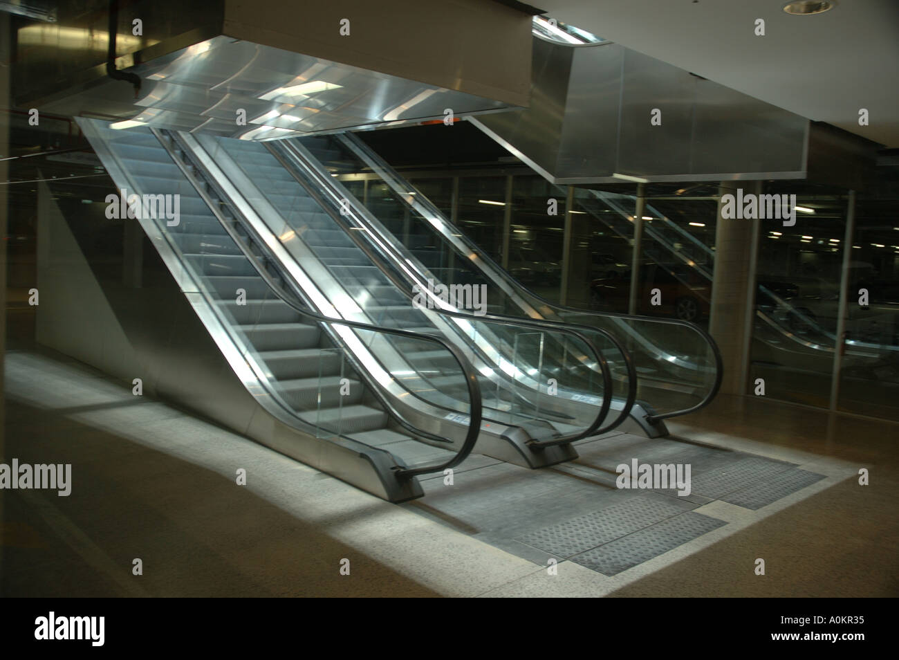 New escalators hi-res stock photography and images - Alamy