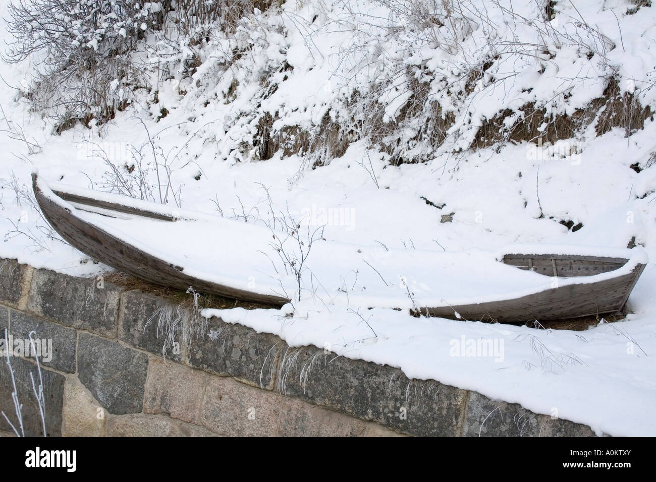 Wreck ruin boat decay rowing boat hi-res stock photography and images ...
