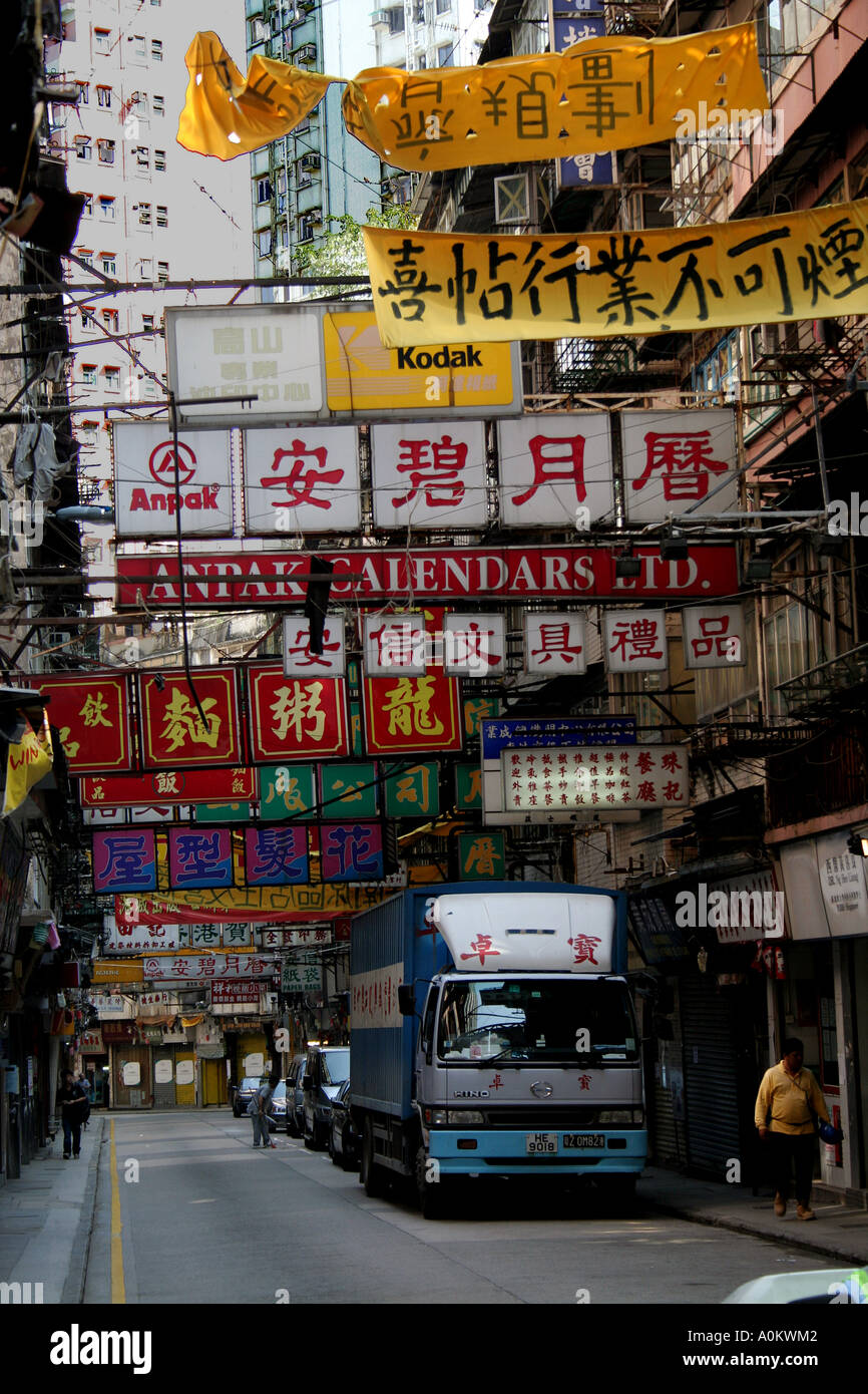 Line of shops hi-res stock photography and images - Alamy