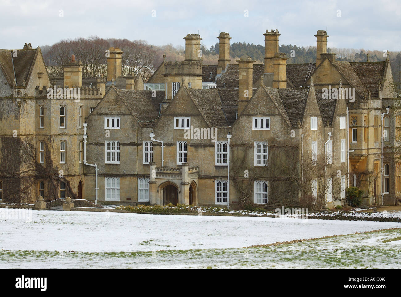 Typical cotswold manor house hi-res stock photography and images - Alamy