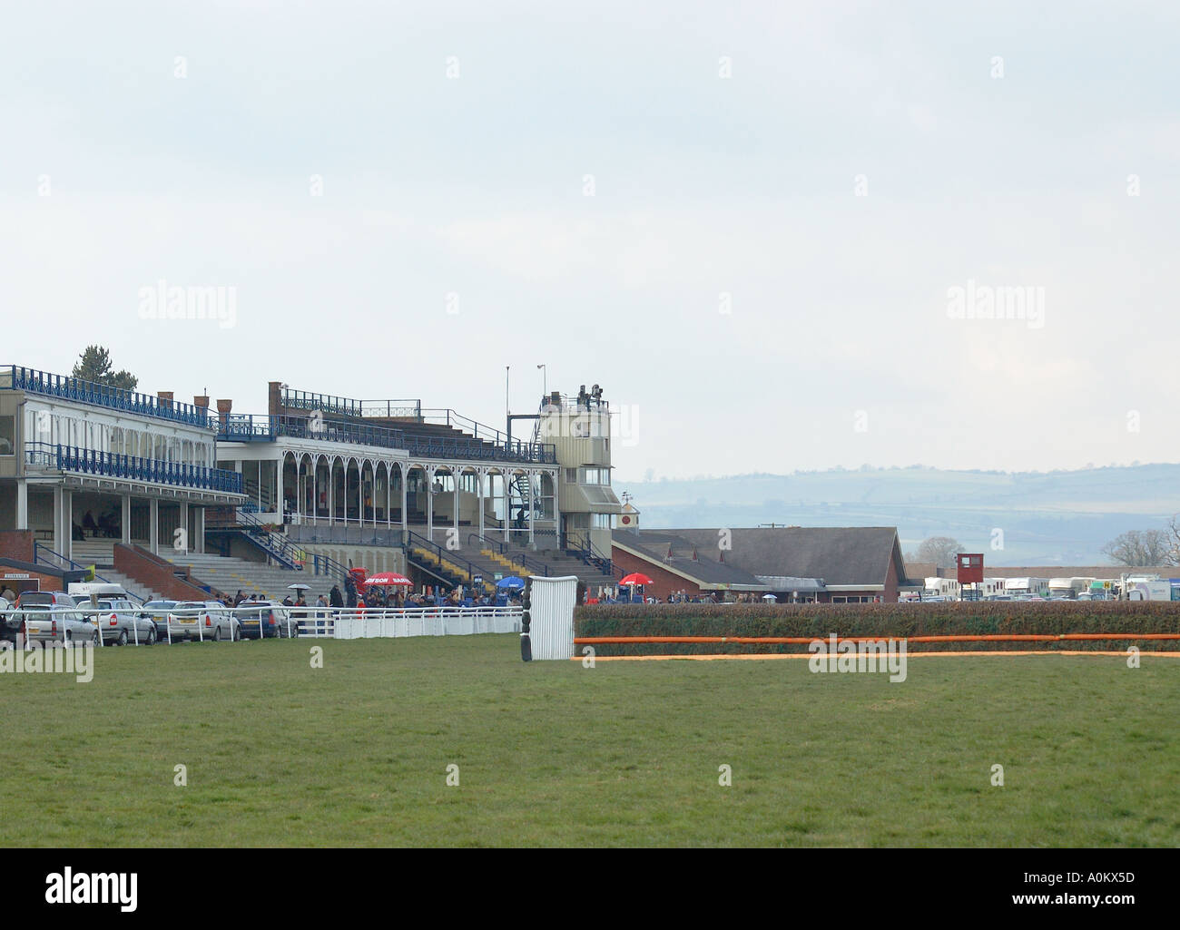 Ludlow racecourse hi-res stock photography and images - Alamy