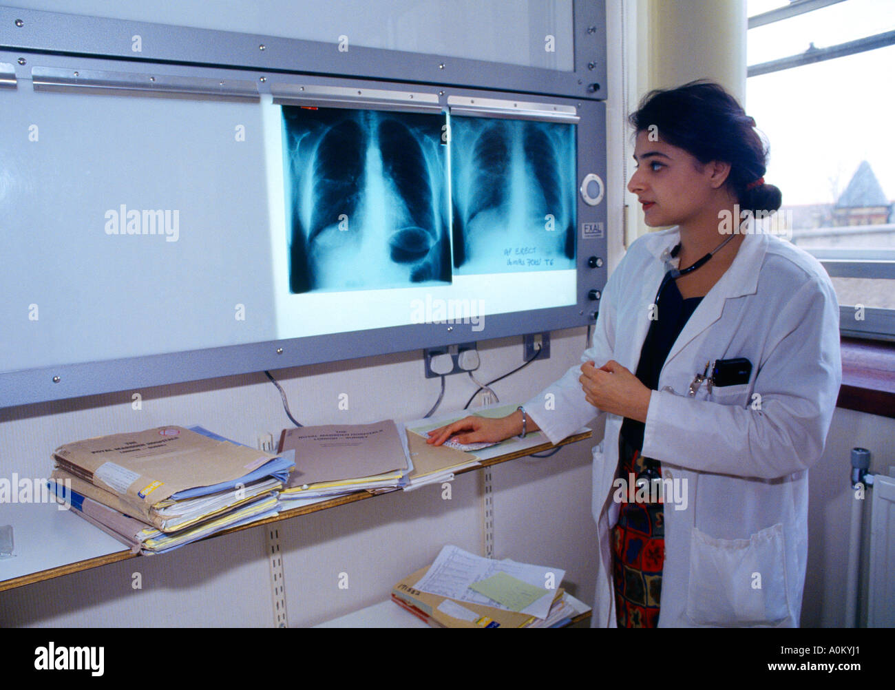 Sikh woman doctor hi-res stock photography and images - Alamy