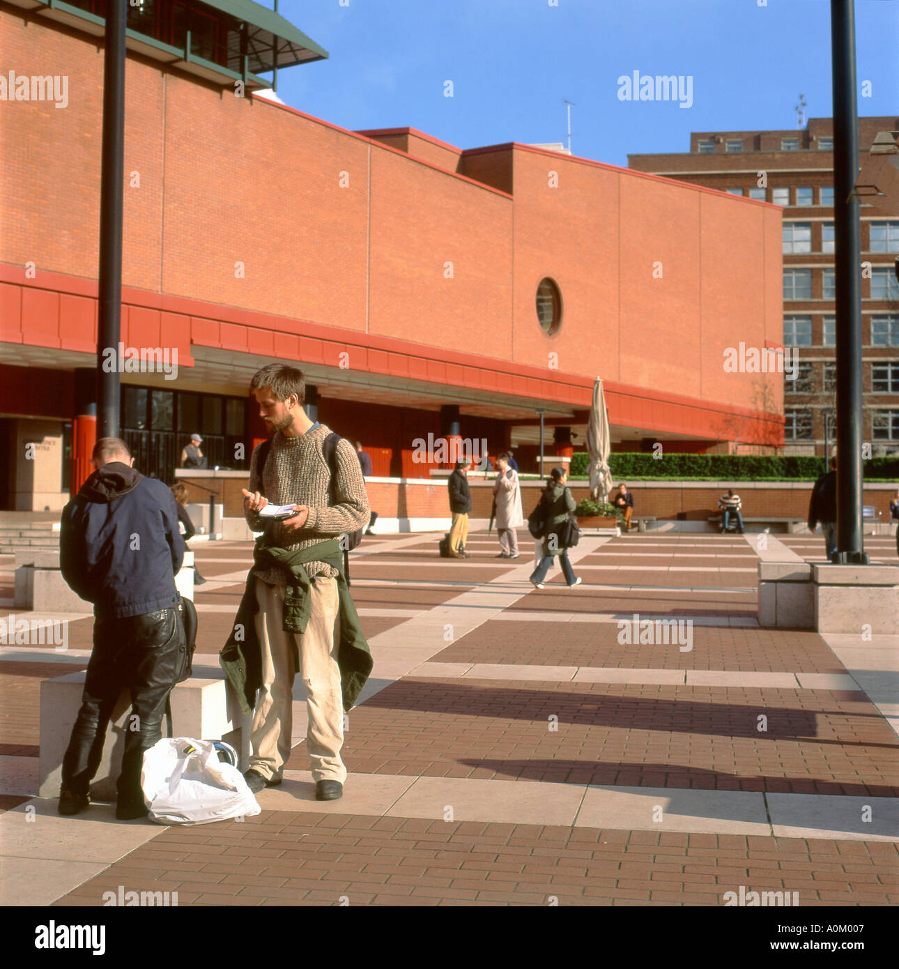 British library outside london hi-res stock photography and images - Alamy