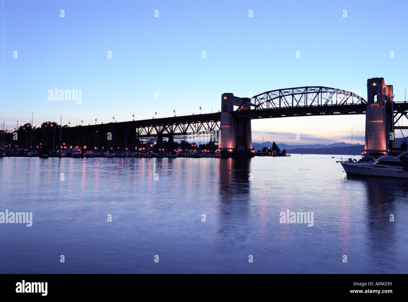 Night view burrard bridge hi-res stock photography and images - Alamy