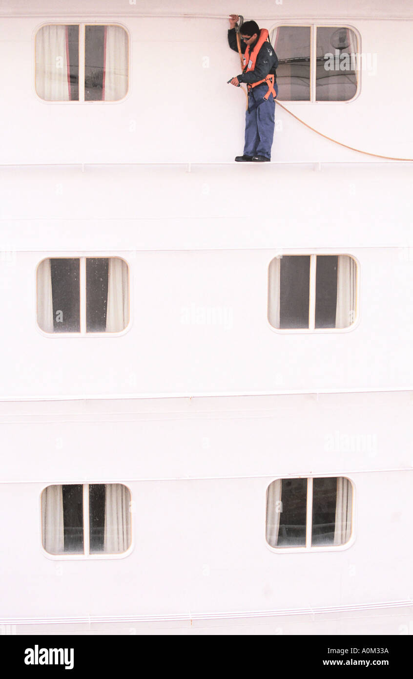 Cruise worker cleaner hi-res stock photography and images - Alamy