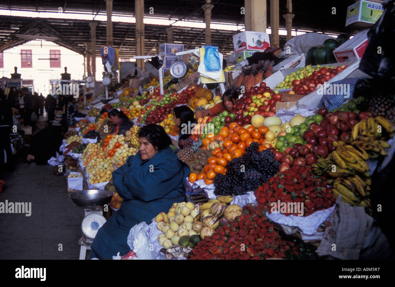 Women stall holders at the market in Cusco in Peru Stock Photo - Alamy