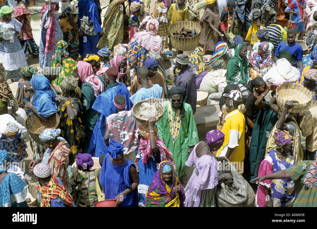 Outdoor market mali people hi-res stock photography and images - Alamy