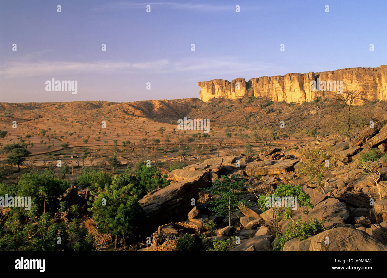 Falaise de bandiagara hi-res stock photography and images - Alamy