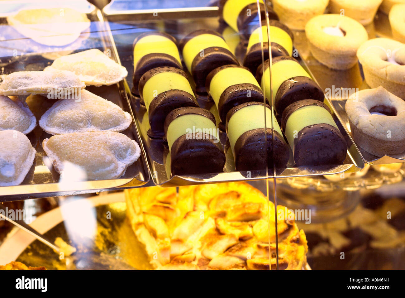 Counter serve bakery hi-res stock photography and images - Alamy