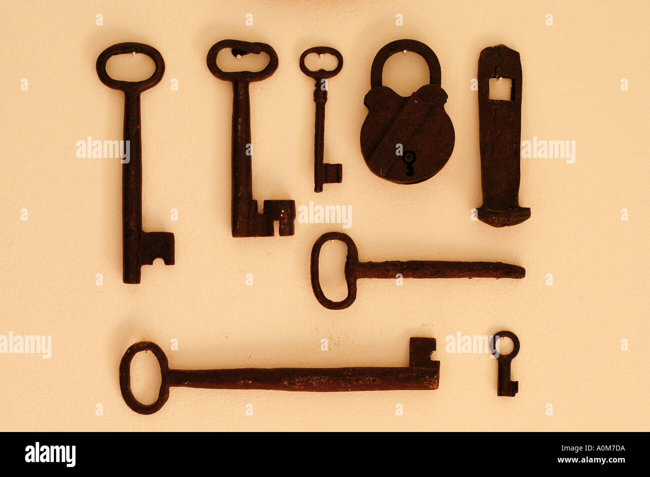 Locks and keys hi-res stock photography and images - Alamy