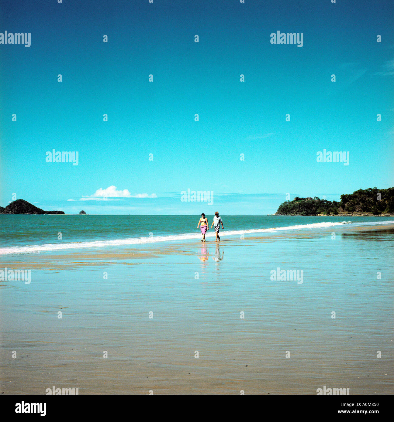 Marlin Bay beach Cairns Australia Stock Photo - Alamy
