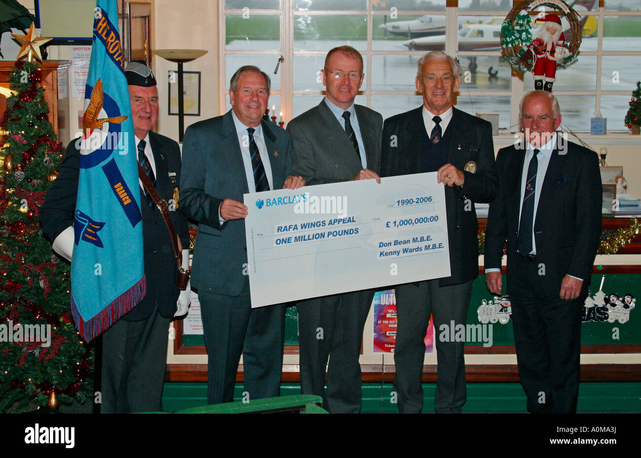 Million pound cheque hi-res stock photography and images - Alamy