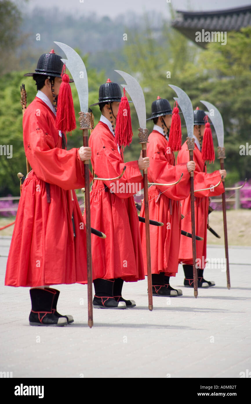 Ceremonial Guard Gyeongbokgung Palace Seoul South Korea Stock Photo - Alamy