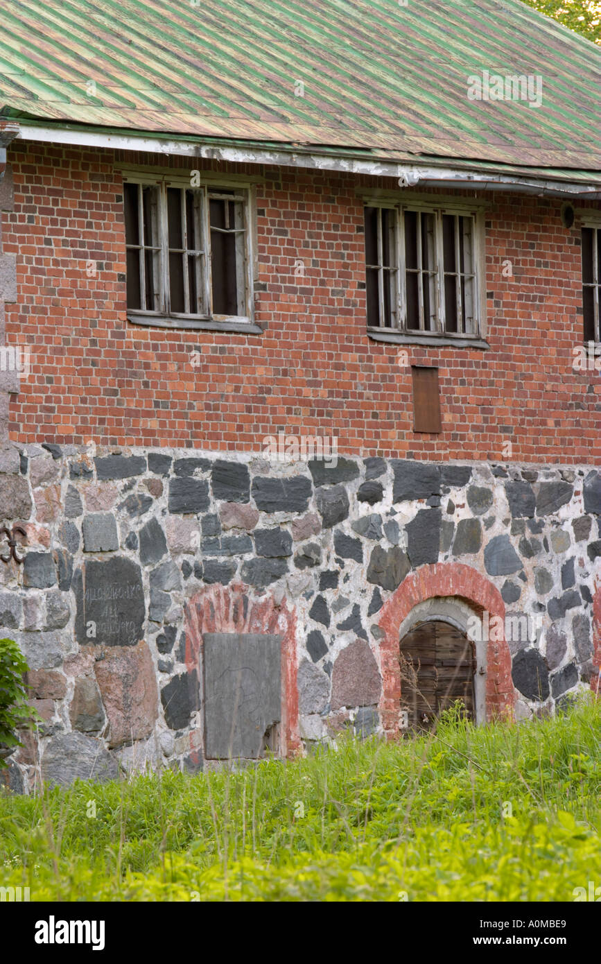 Old brick farm building hi-res stock photography and images - Alamy