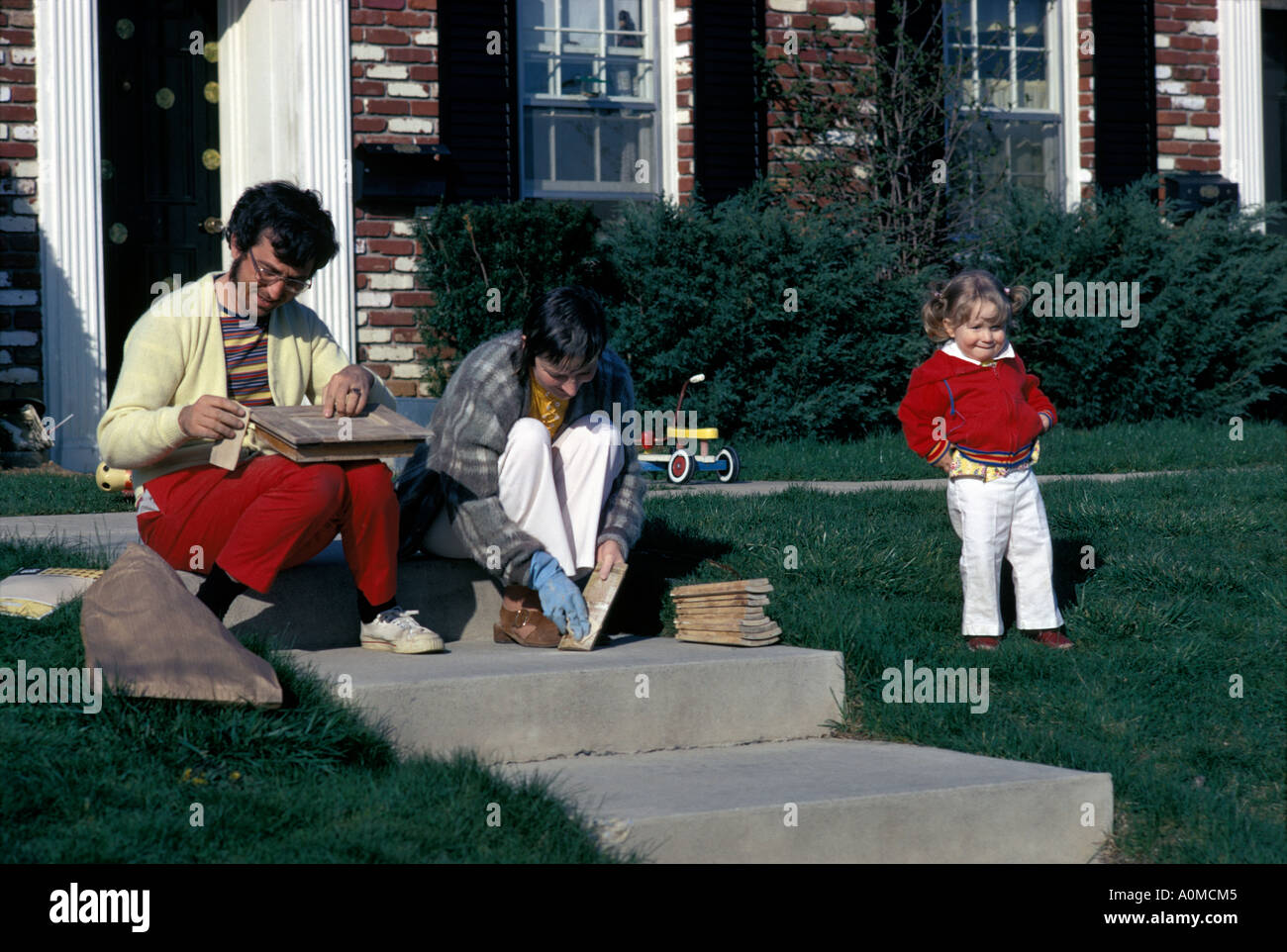 retro 1960 1970 family on front steps Stock Photo - Alamy
