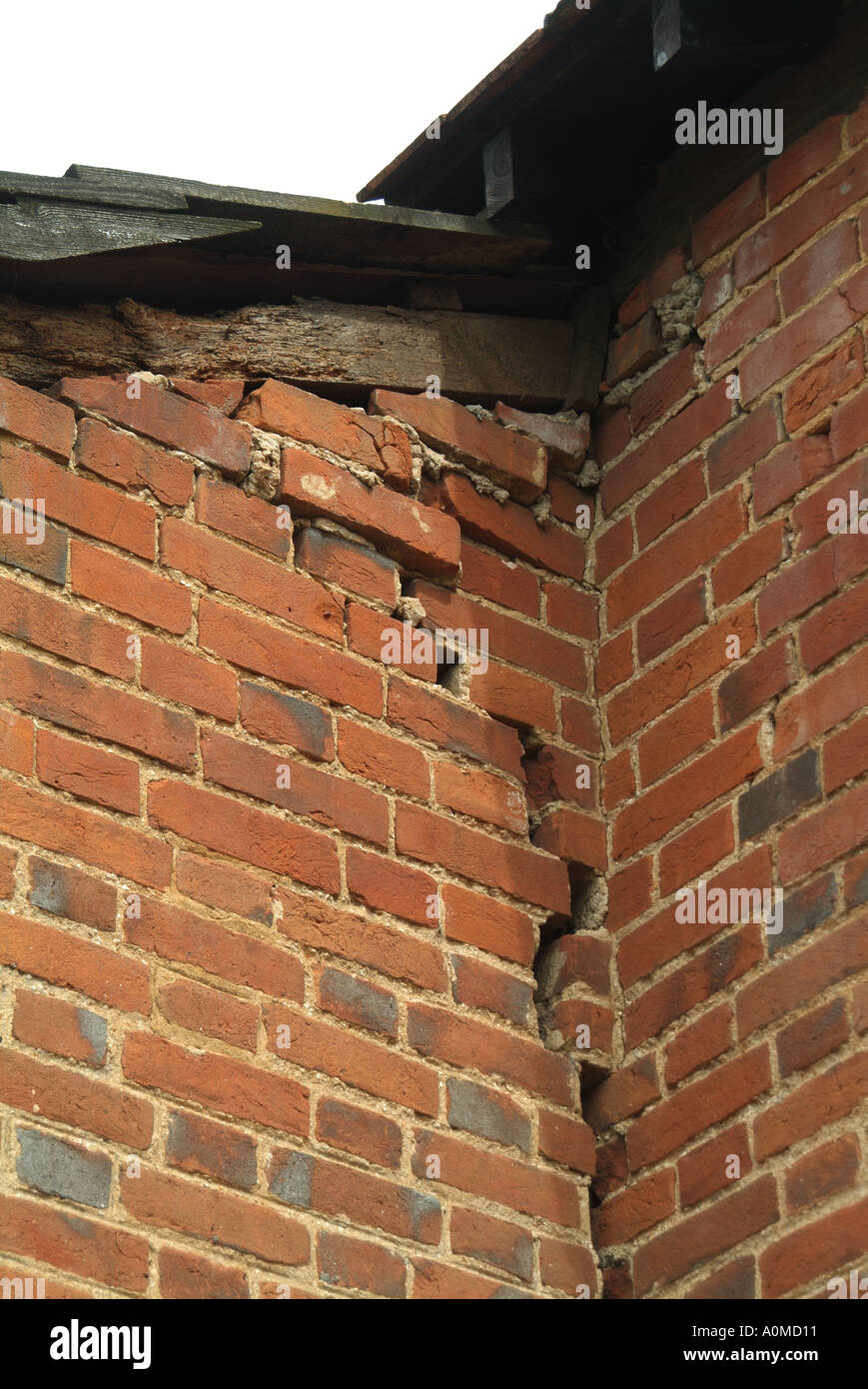 Subsidence house uk fixing hi-res stock photography and images - Alamy
