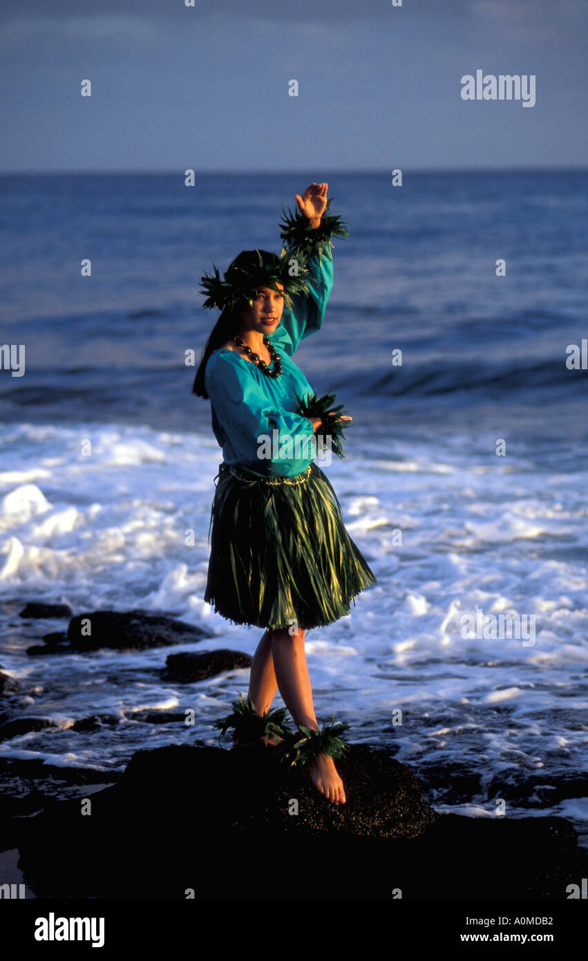 Hula dance kauai hi-res stock photography and images - Alamy
