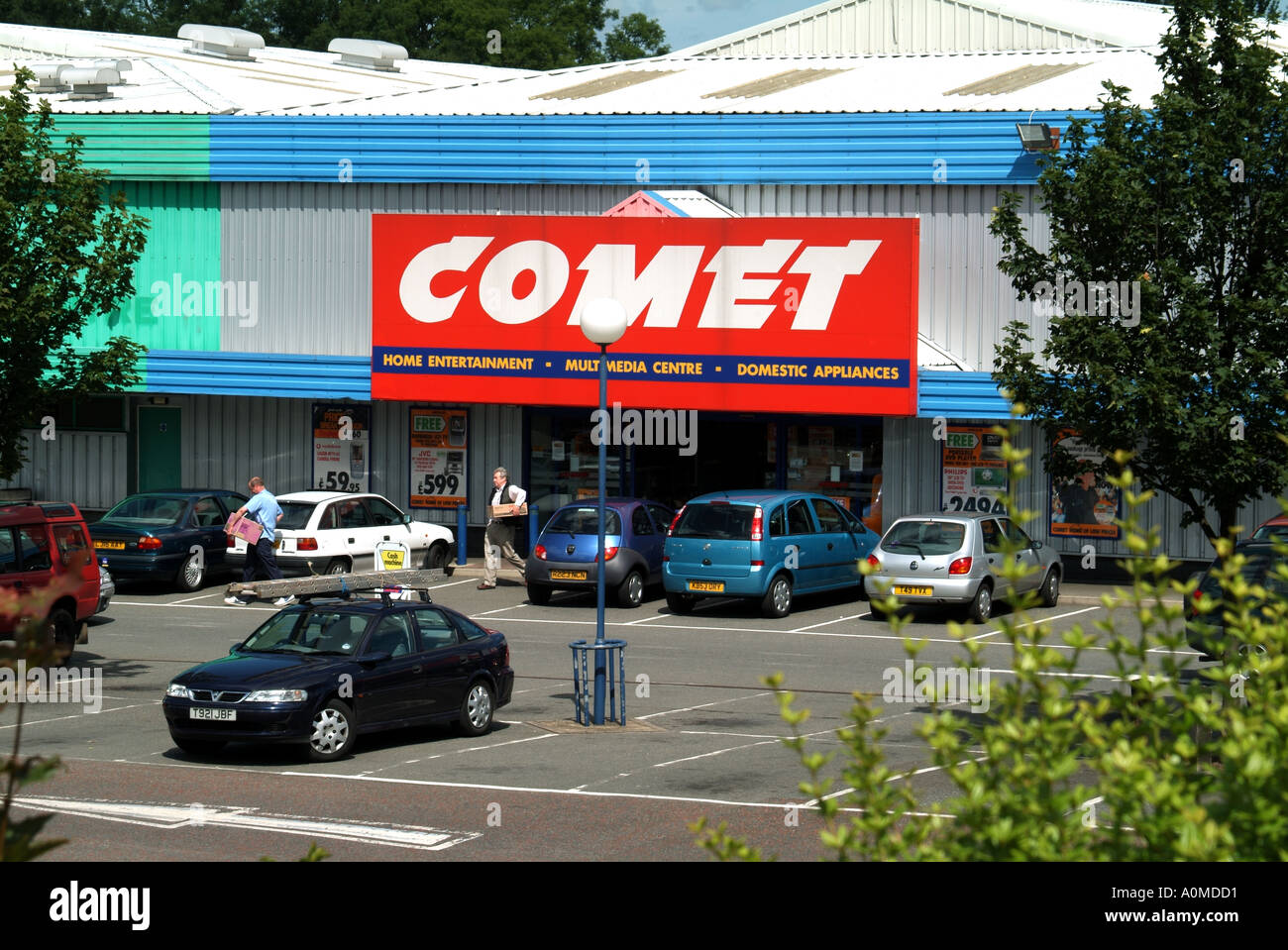 Harlow new town retail park Comet Electrical store and free car parking ...