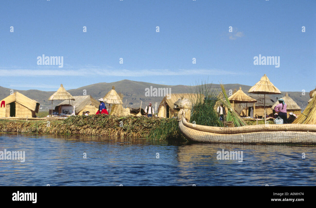 Floating reed islands of the Uros people on Lake Titicaca in Peru Stock ...