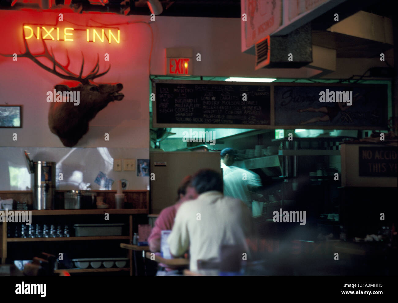 stuffed elk head bar restaurant dixie inn kitsch kitch Stock Photo - Alamy