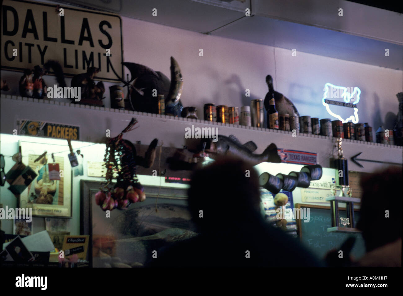 silhouettes bar restaurant kitsch kitch Stock Photo - Alamy