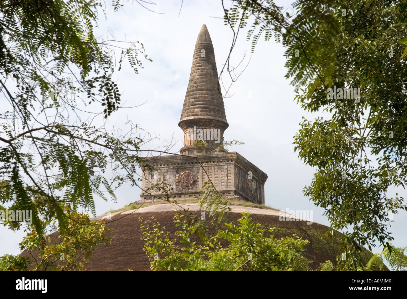 Rankot Vihara dagoba. Polonnaruwa, Sri Lanka Stock Photo - Alamy