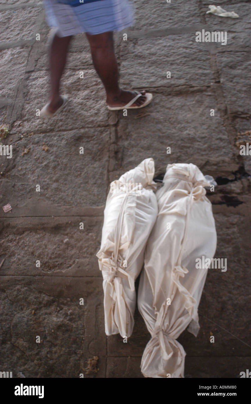 Dead bodies wrapped in white hi-res stock photography and images - Alamy